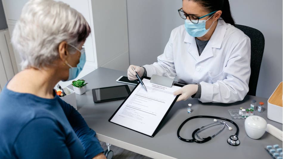 La relación enfermero-paciente: claves e importancia | UNIR